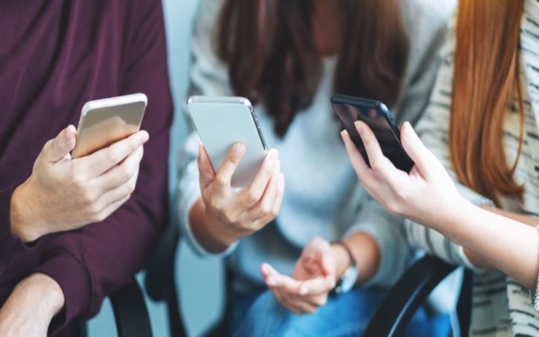 Physical and Motor Features in Smartphones: Choosing the Right Device ...